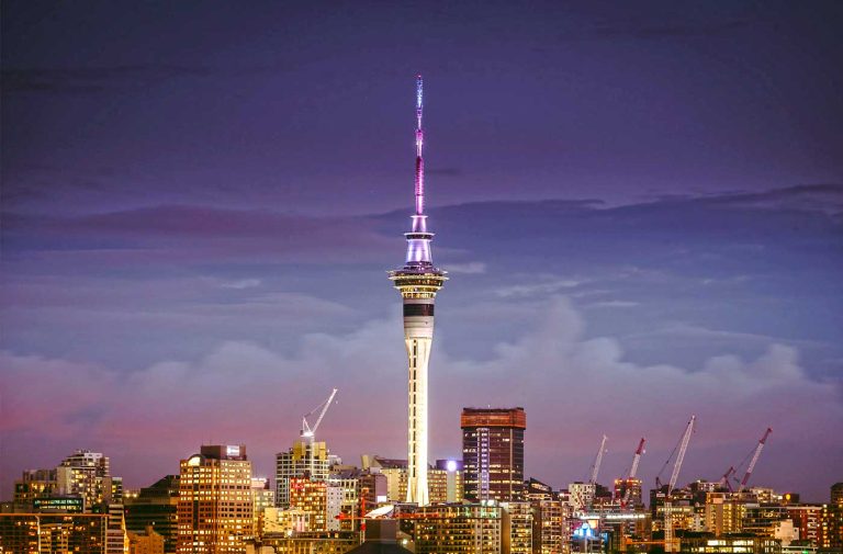 Discover Auckland: The Jewel of the South Pacific - Guide of the World