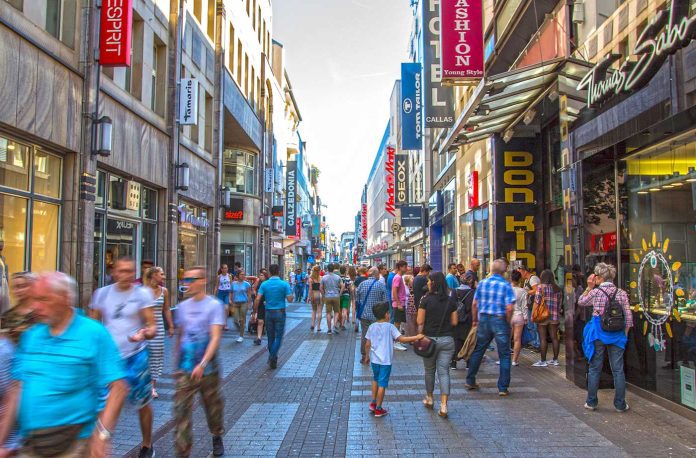 Discovering the Charms of Cologne: A Traveler's Guide to the Heart of ...